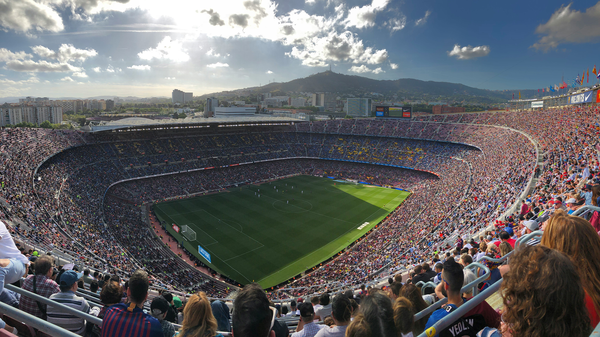 How much noise does a soccer stadium produce? | Horend Goed Audiciens